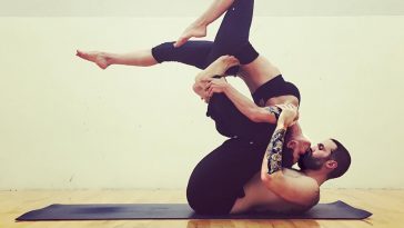 61 Amazing Couples Yoga Poses That Will Motivate You Today!
